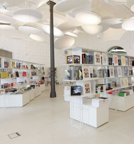 Wholesale Museum Gifts | Over 500 Products & Custom Accessories - L10